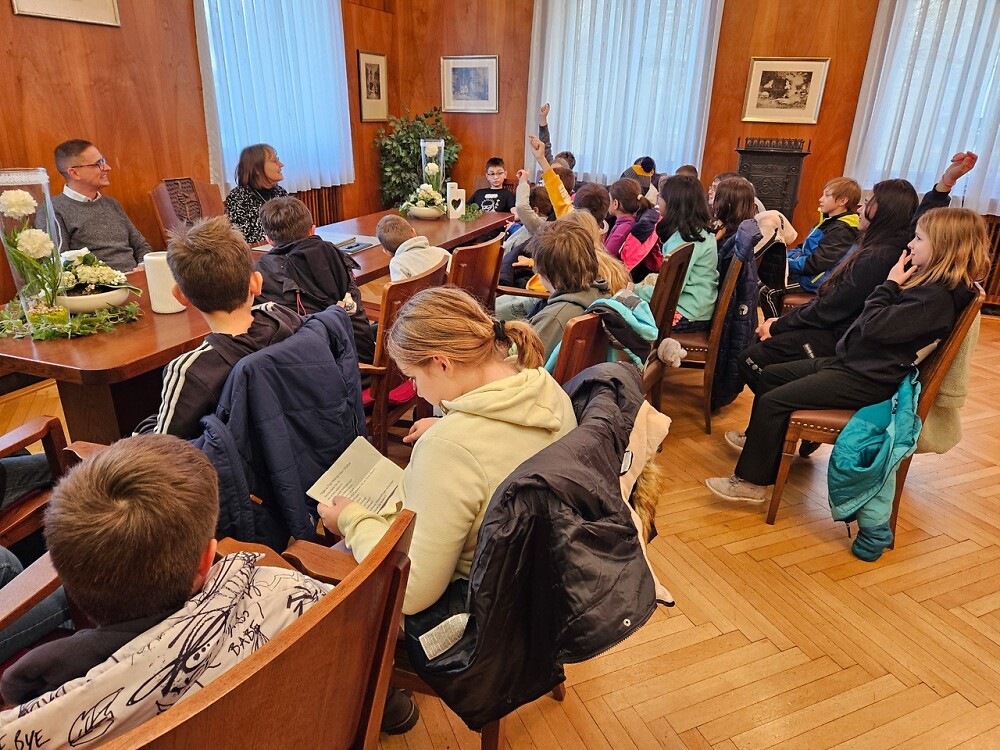 Schloss-Schule besucht Wasseralfinger Rathaus - Stadt Aalen